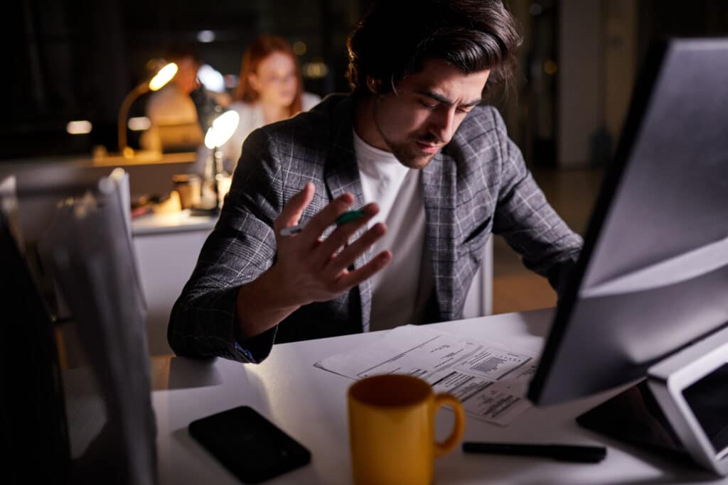 Custom Software Development Pros and Cons - Tweak Your Biz